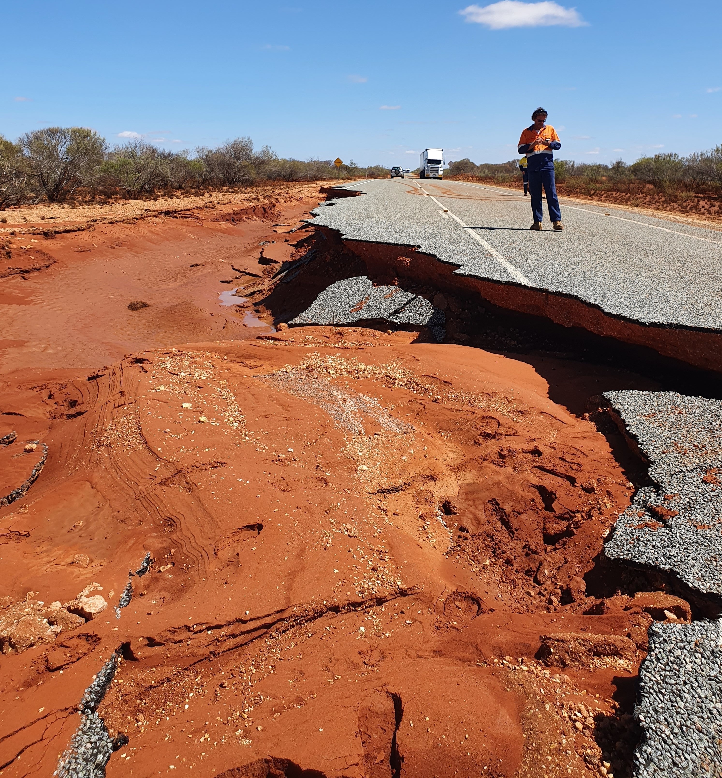 Destroyed highway described as 'something off a movie set' - 6PR