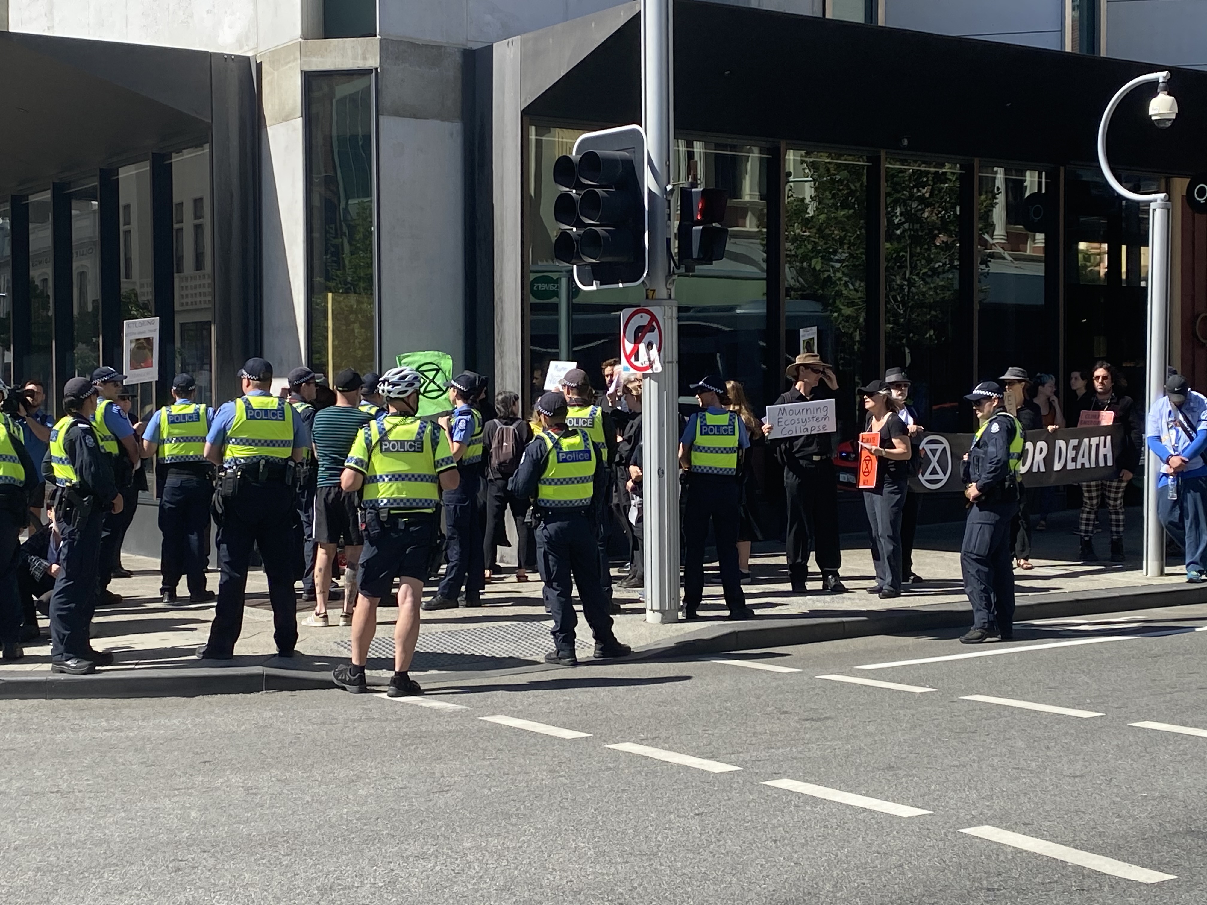 Extinction Rebellion protests begin to dwindle in Perth CBD - 6PR