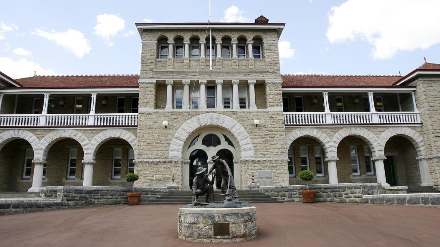 Opposition calls for royal commission into Perth Mint allegations