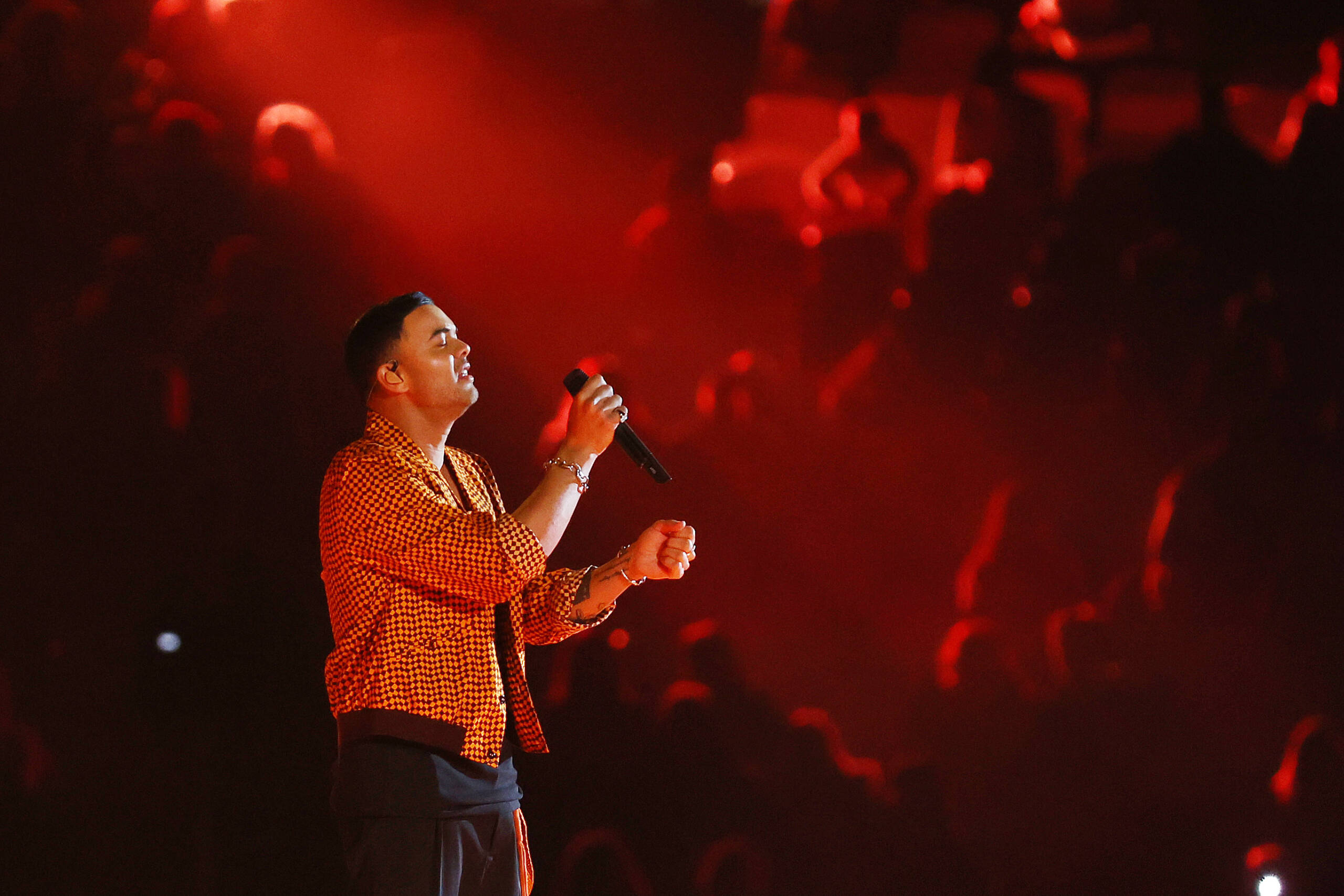 Guy Sebastian allegedly threatened neighbour with brick