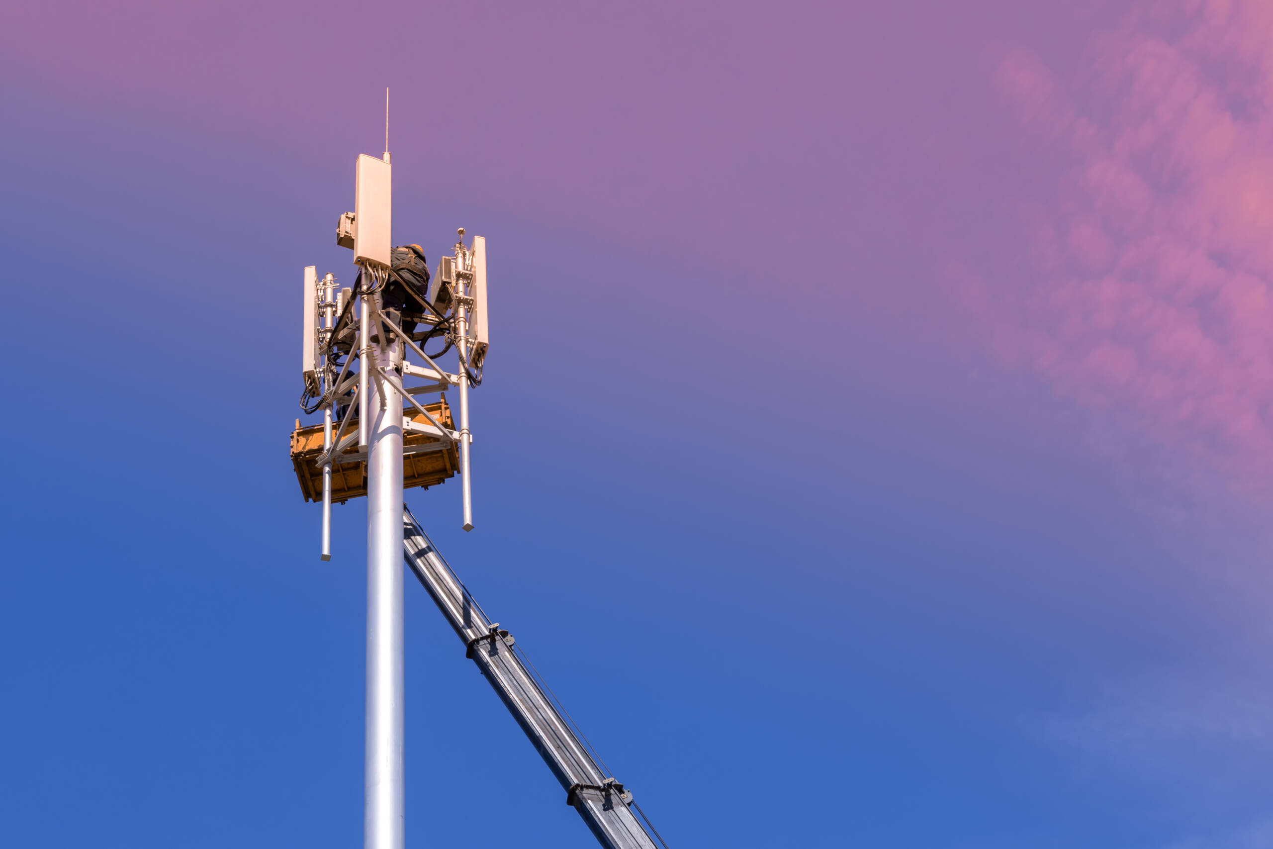 Telstra and Optus push back shutdown of 3G networks amid customer concerns Telstra and Optus push back shutdown of 3G networks amid customer concerns